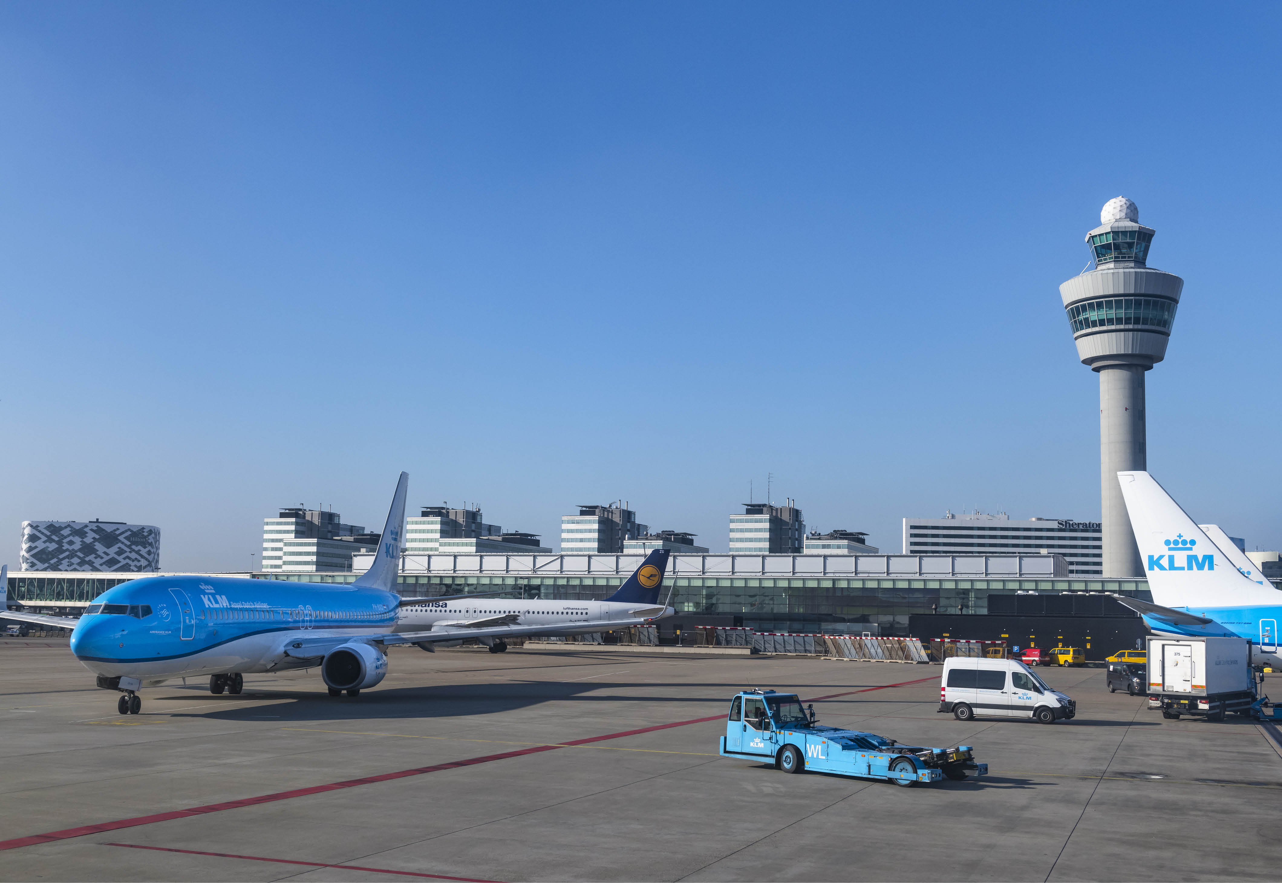ELECTRONIC FLIGHT STRIPS: GEVEN AAN OF EEN BAAN BESCHIKBAAR IS