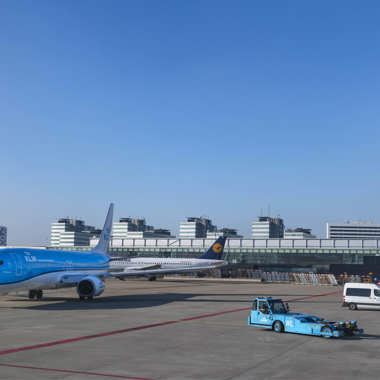 ELECTRONIC FLIGHT STRIPS: GEVEN AAN OF EEN BAAN BESCHIKBAAR IS