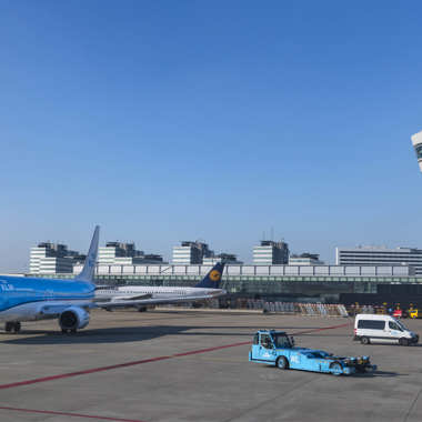 ELECTRONIC FLIGHT STRIPS: GEVEN AAN OF EEN BAAN BESCHIKBAAR IS